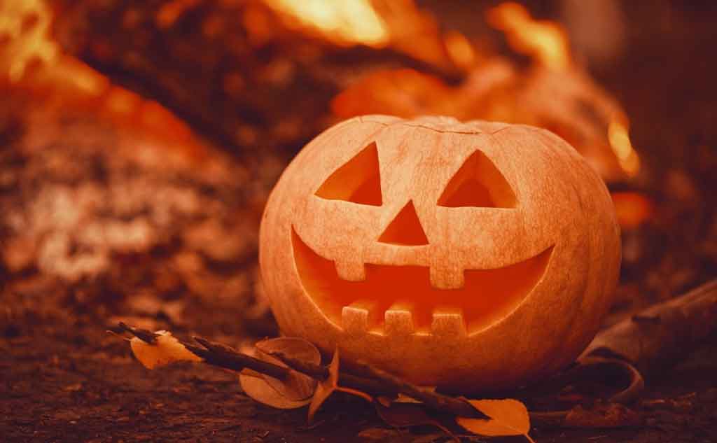 The Ultimate Halloween Checklist - Amora V Lifestyle
